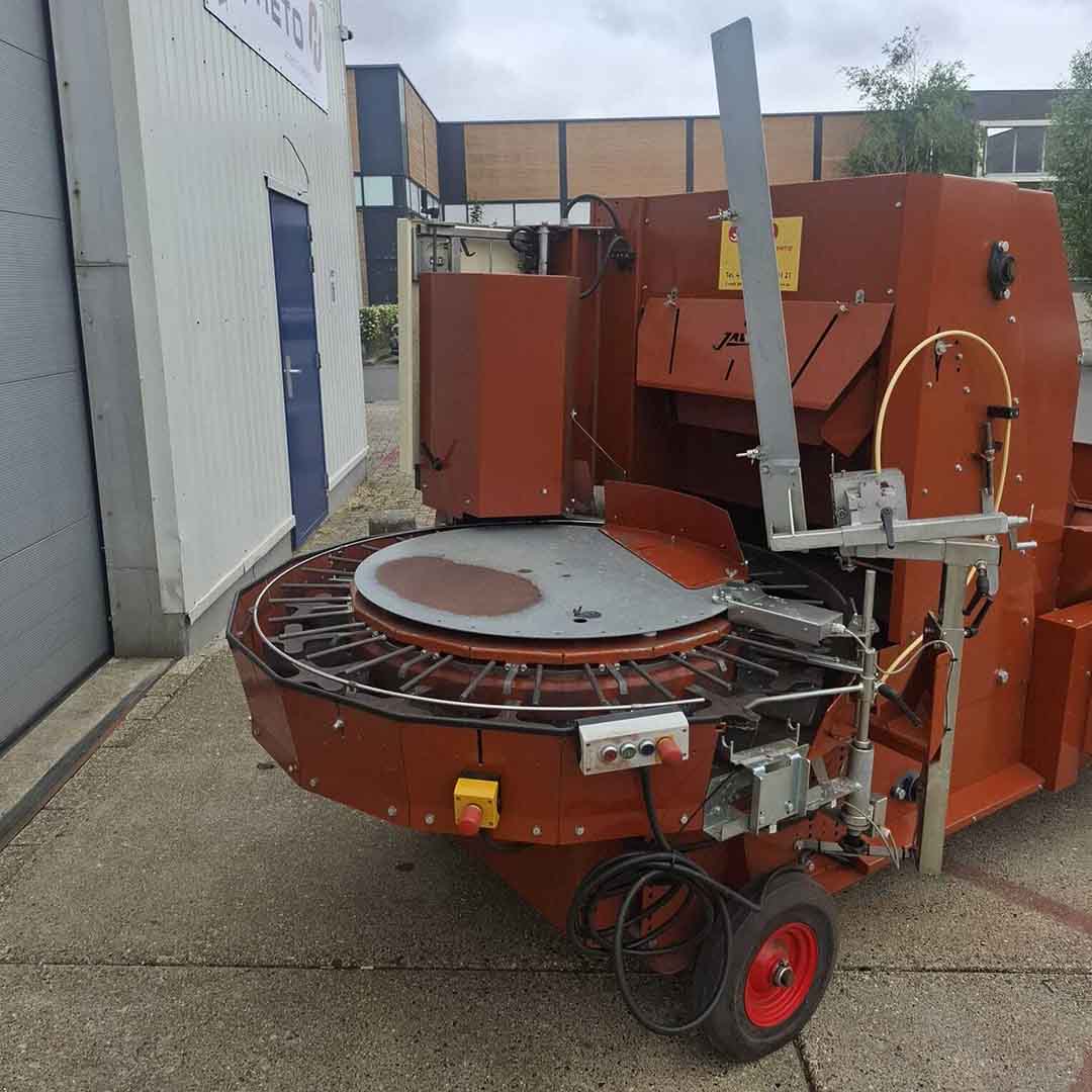 Javo Plus Potting Machine Complete with Discharge Conveyor in Good Con ...