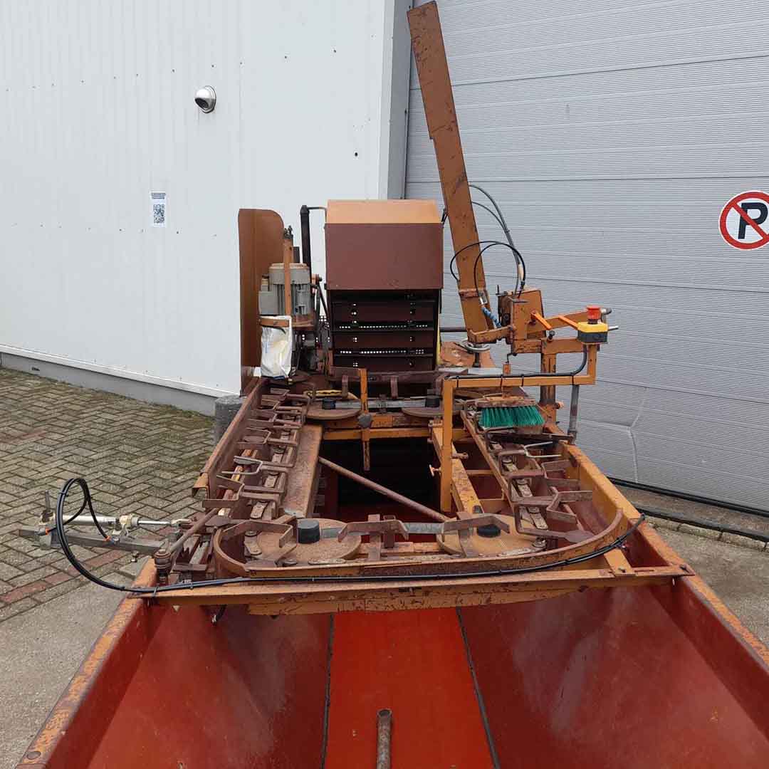 Javo standard potting machine with single dispenser and discharge ...