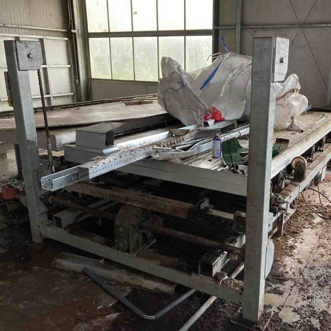 Stacker for stacking containers and tables automatically – Heto-agro.com