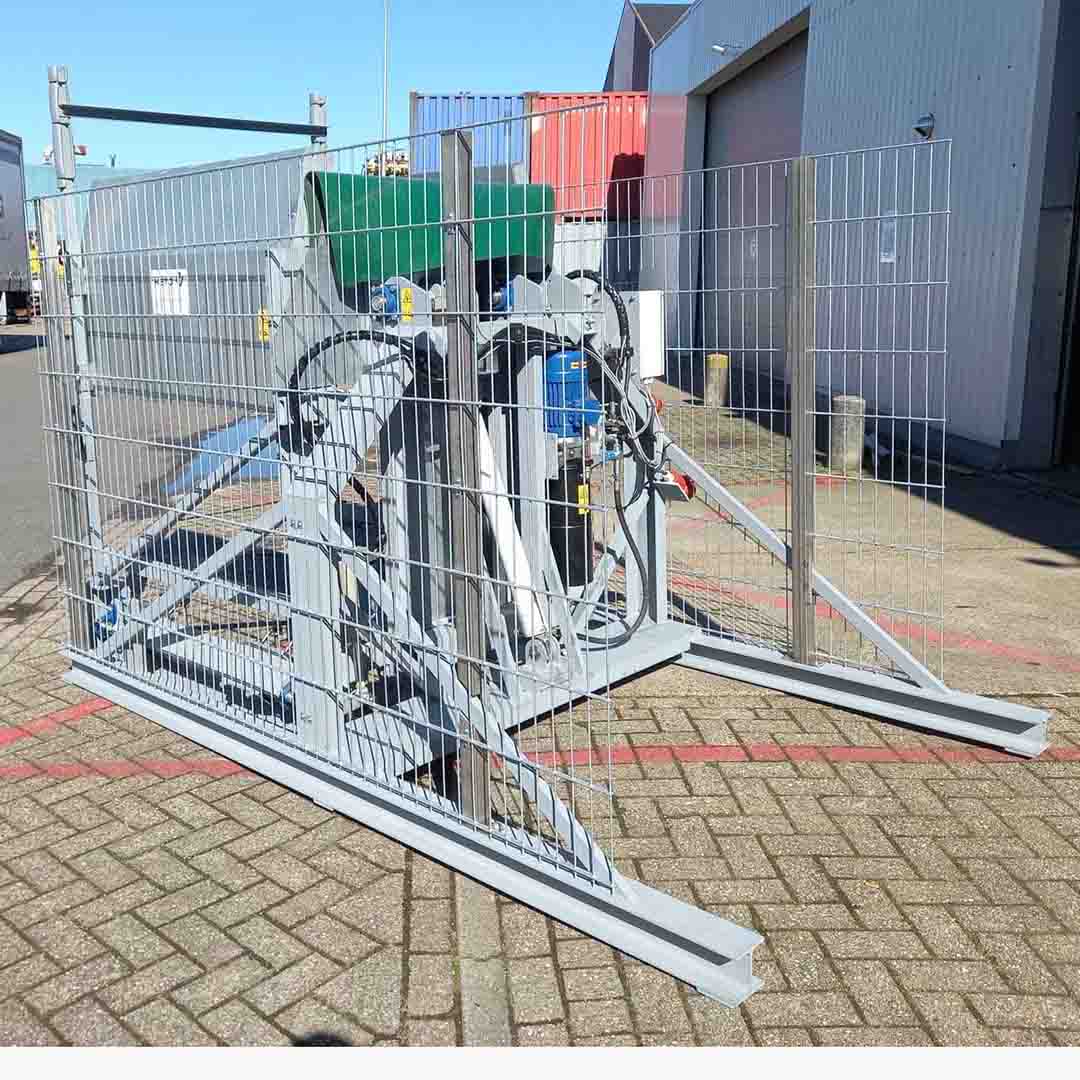 Heavy-duty big bag tipper for heavy bags of potting soil with hydrauli ...