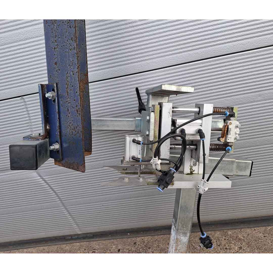 Single pneumatic potting machine, complete and in working condition ...