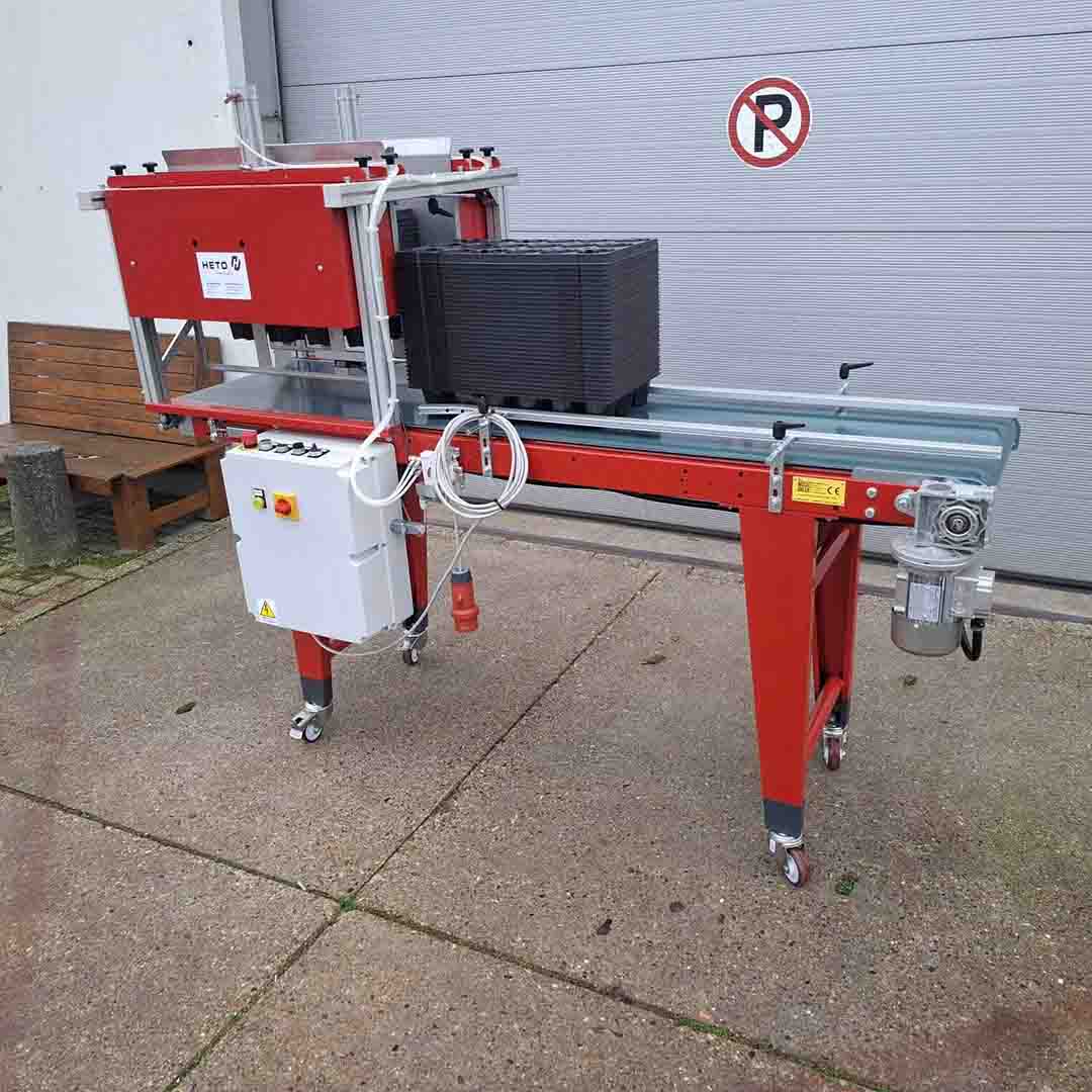 Universal Tray Destacker complete with infeed conveyor belt – Heto-agro.com